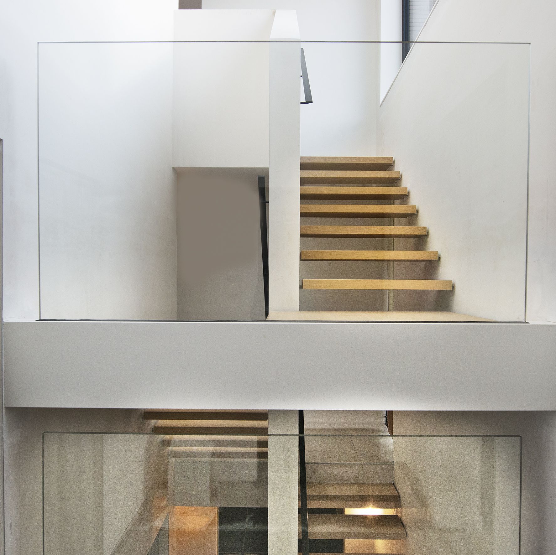 Trappen met inoxbouten | Design & moderne trappen | Trap kopen