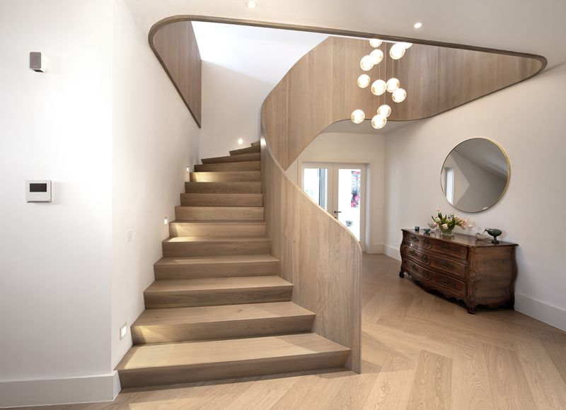 Houten trappen en deuren, Trappen Smet